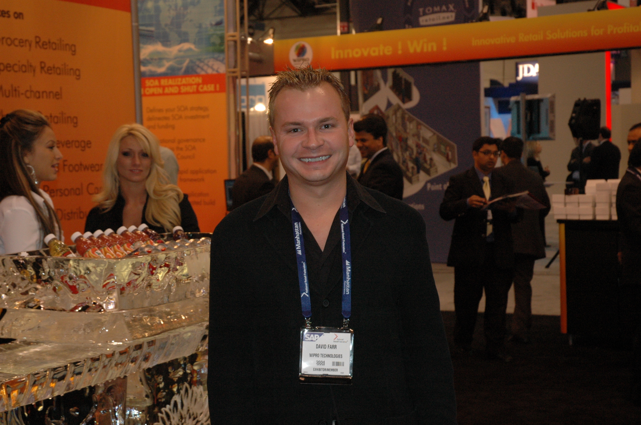 Magic at trade shows | Professional Minnesota Magician David Farr